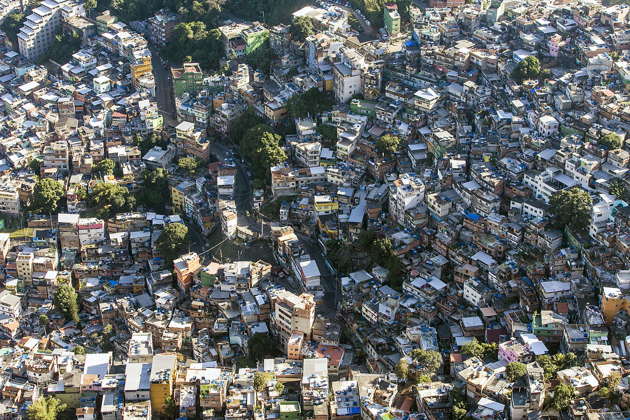 1_rocinha_favela_main_road_2014 - RIO PARA CHILENOS